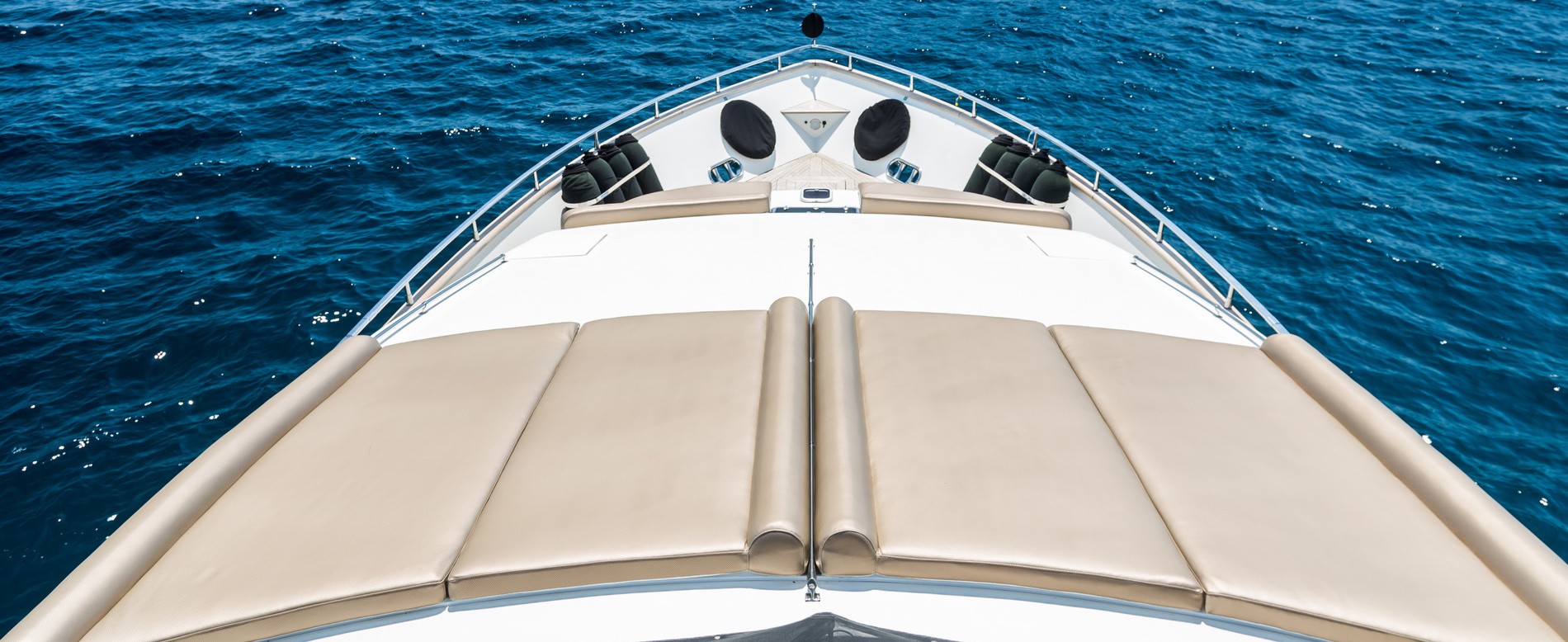 Azimut 30 M 99 Ft 36 Passengers En Day Charter Azimut 30 M 99 Ft 